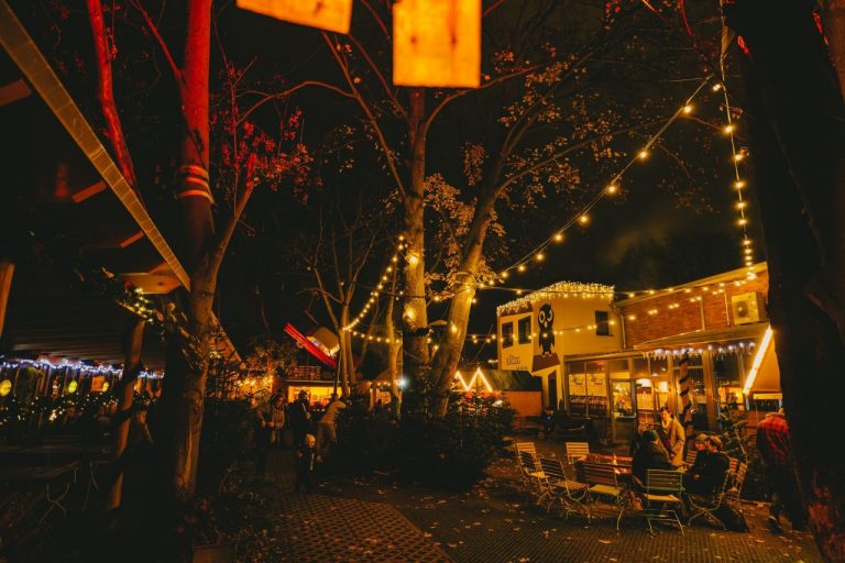 Der kauzige Wintermarkt in Leipzig | Glühwein, Feuerstellen ...
